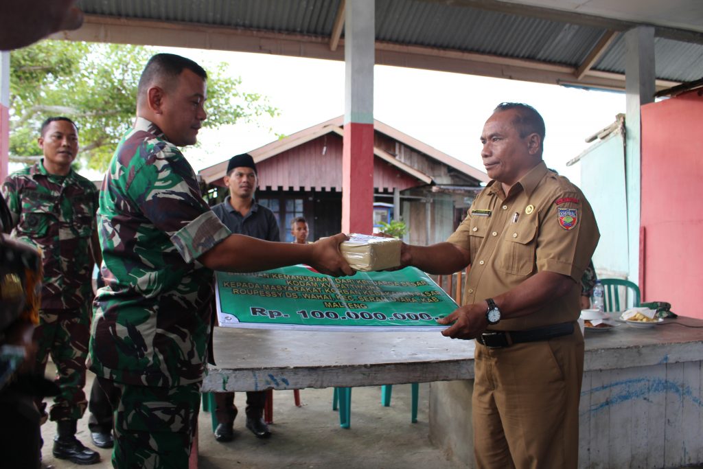 Kodam XVI/Pattimura Salurkan Bantuan Kemanusiaan Ke- Wahai – Beritalima.com
