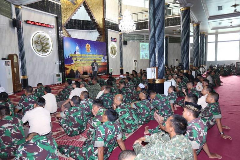 Prajurit dan PNS Makostrad Peringati Nuzulul Qur’an 1439 H – Beritalima.com