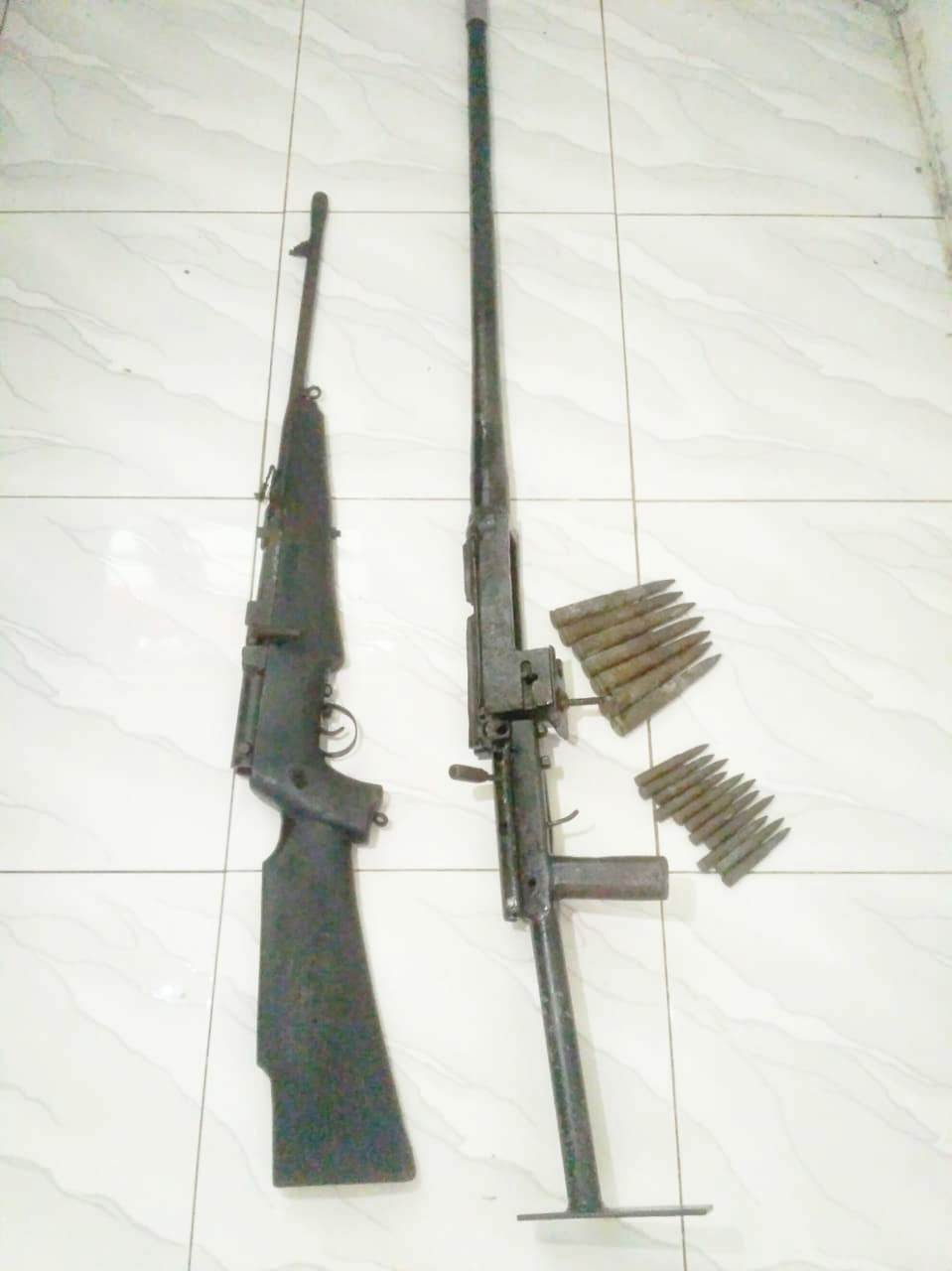 Satgas BAIS TNI dan Kodim Tobelo terima penyerahan dua Pucuk Senjata ...