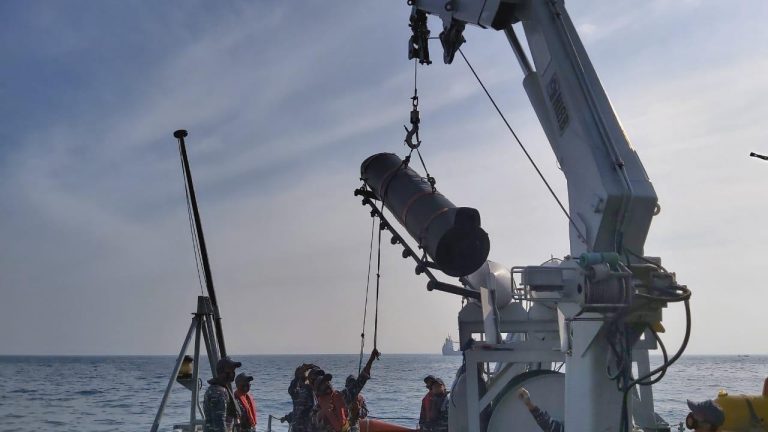KRI Fatahillah-361 & KRI Pulau Rengat-711 Latihan Peperangan Ranjau ...