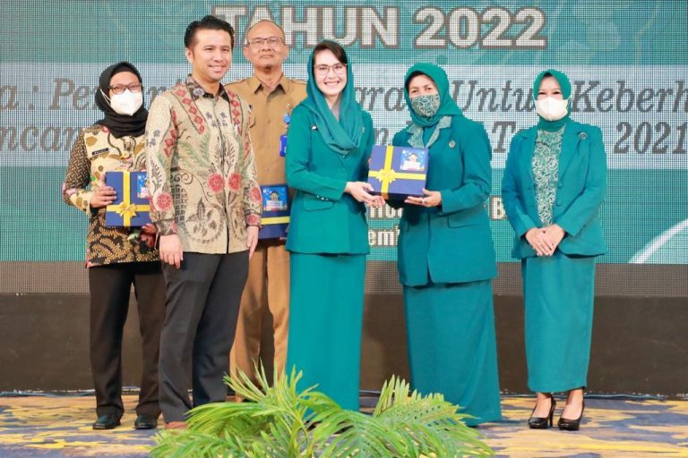 Sosialisasikan Imunisasi Lewat Bacaan Anak, Arumi Bachsin Launching ...