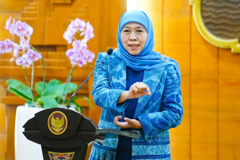 Lantik Anggota Komisi Informasi Jatim Masa Jabatan 2023-2027, Gubernur Khofifah: Segera Tancap ...